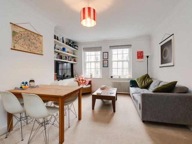 Apartment at Prince Arthur Road, Greater London