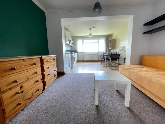 Apartment at Princes Drive, Greater London