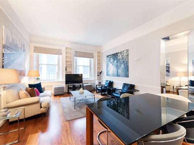 Apartment at Princes Gate Mews, Greater London