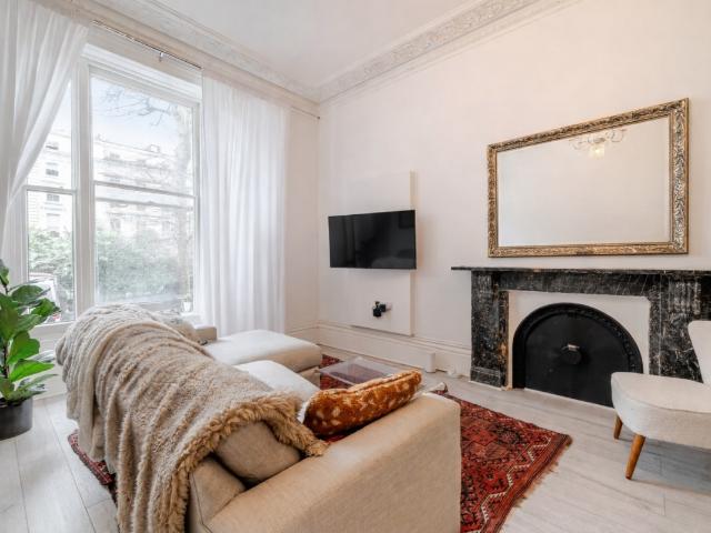 Apartment at Prince's Square, City of Westminster
