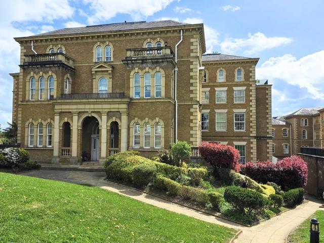 Apartment at Princess Park Manor, Greater London