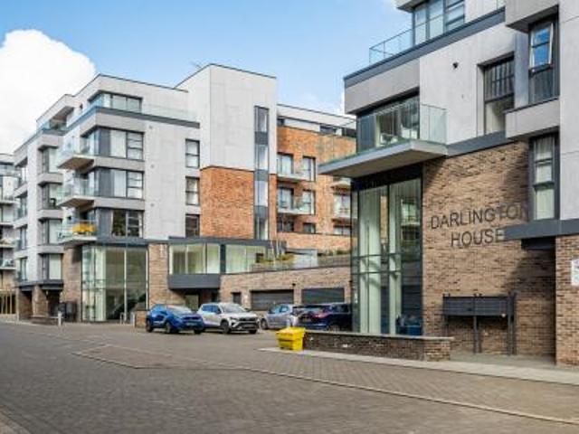 Apartment at Private and only for residents, Peterborough