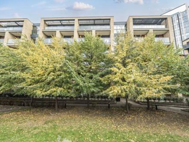 Apartment at Province Drive, Greater London