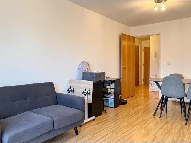 Apartment at Putney Bridge Road, Greater London