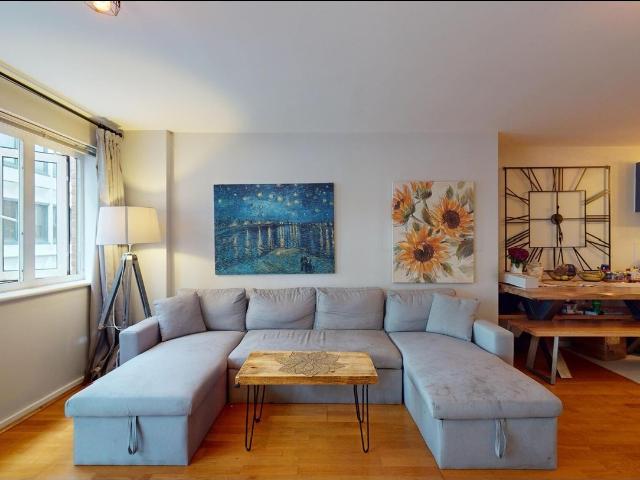 Apartment at Putney Bridge Road, Greater London