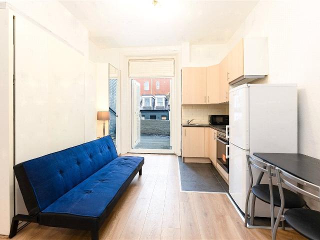 Apartment at Putney High Street, Greater London
