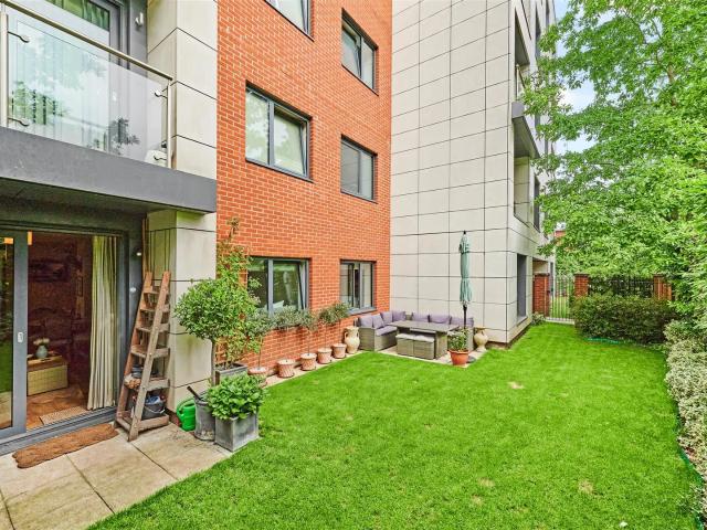 Apartment at Putney Hill, Greater London