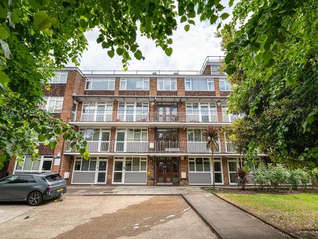 Apartment at Putney Hill, Greater London