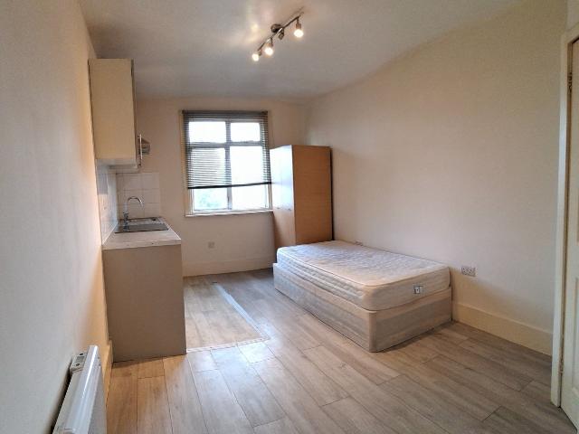 Apartment at Purley Avenue, Greater London