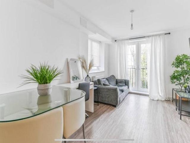 Apartment at Purley Hill, Greater London