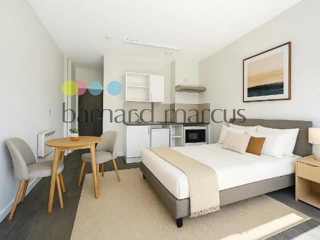 Apartment at Purley Way, Greater London