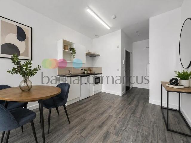 Apartment at Purley Way, Greater London
