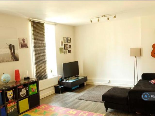 Apartment at Pytchley Road, Greater London