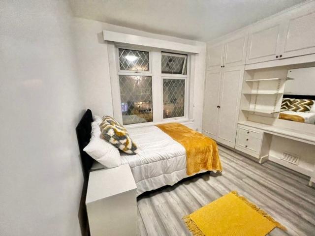 Apartment at Quadrant Road, Greater London