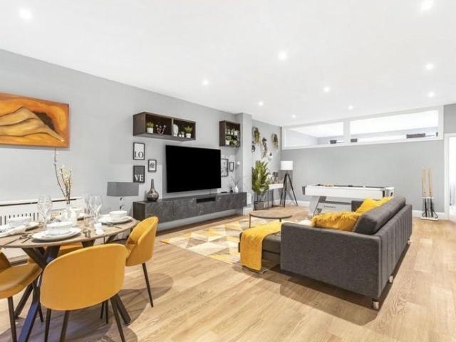 Apartment at Quaker Street, Greater London