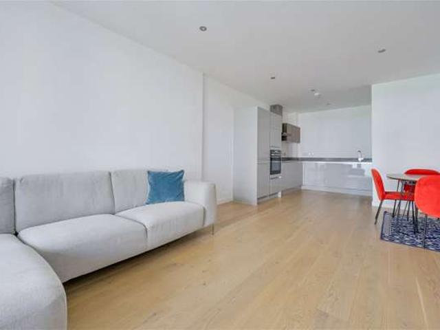 Apartment at Quebec Way, Greater London