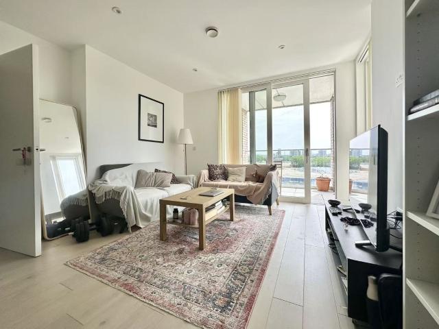Apartment at Quebec Way, Greater London