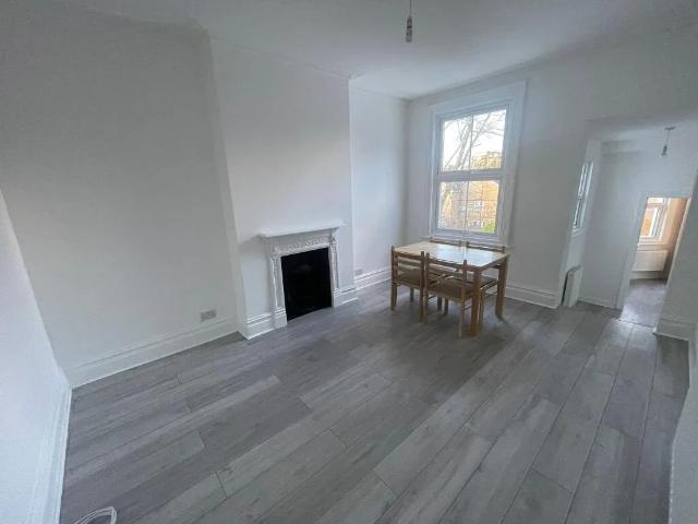 Apartment at Queen Anne Avenue, Greater London