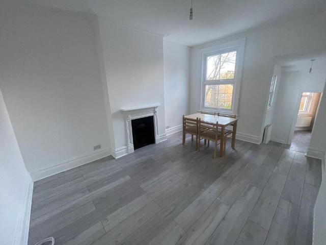 Apartment at Queen Anne Avenue, Greater London