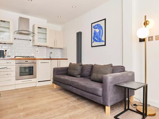 Apartment at Queen Annes Square, Greater London