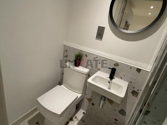 Apartment at Queen Elizabeth Road, Greater London