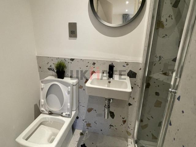 Apartment at Queen Elizabeth Road, Greater London