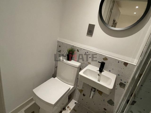 Apartment at Queen Elizabeth Road, Greater London