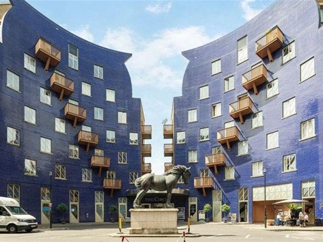Apartment at Queen Elizabeth Street, Greater London