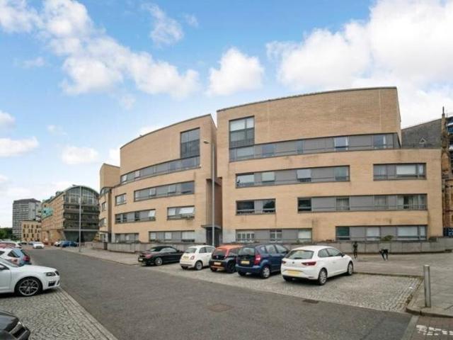 Apartment at Queen Elizabeth Square, Glasgow