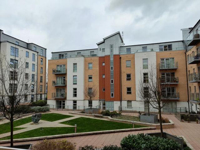 Apartment at Queen Mary Avenue, Greater London