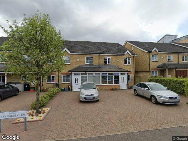 Apartment at Queen Mary Avenue, Greater London