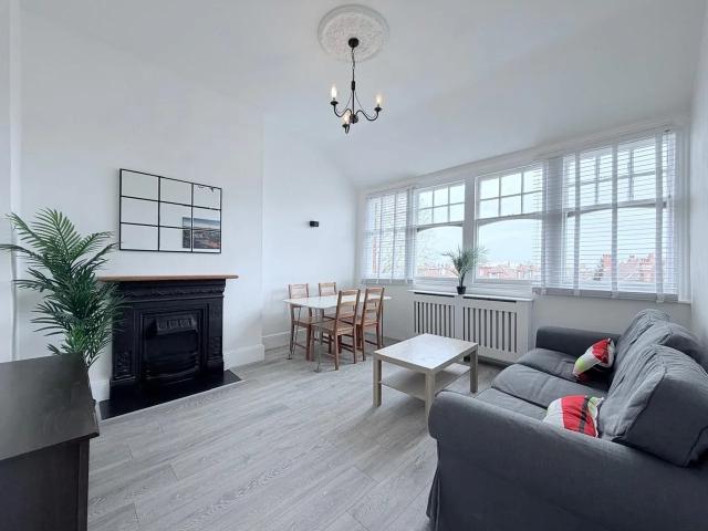 Apartment at Queens Avenue, Greater London