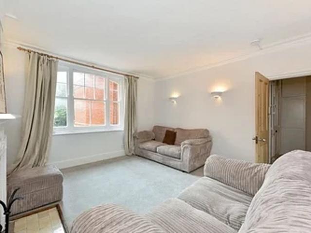 Apartment at Queen's Club Gardens, Greater London