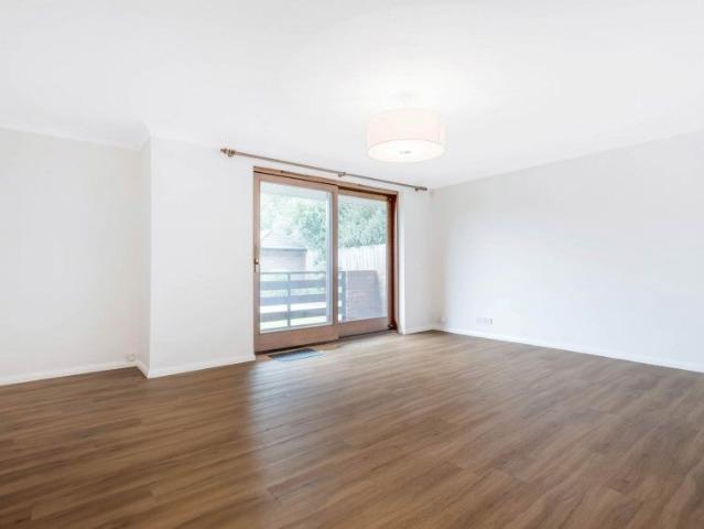 Apartment at Queen's Court, Greater London