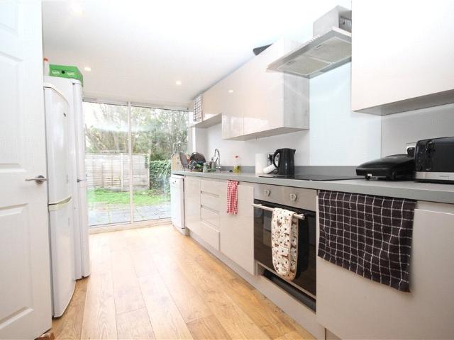 Apartment at Queen's Drive, Guildford