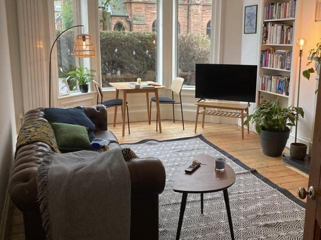 Apartment at Queen's Drive, Glasgow