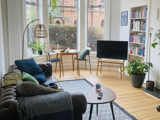 Apartment at Queen's Drive, Glasgow