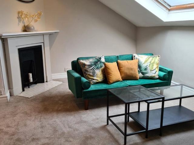 Apartment at Queen's Drive, Glasgow