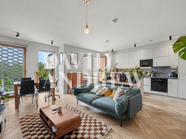Apartment at Queen's Drive, Greater London