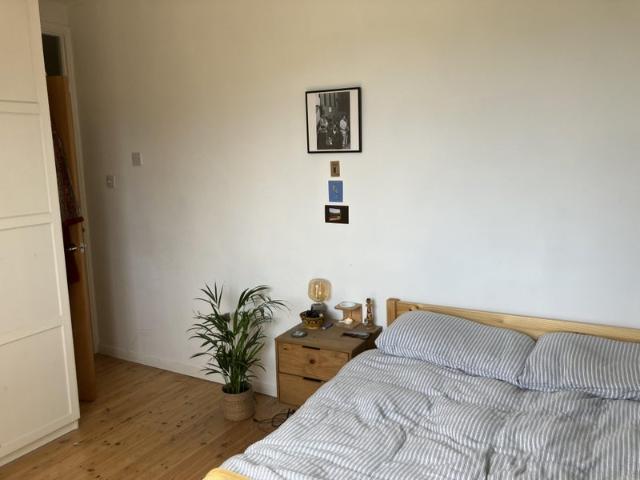 Apartment at Queen's Drive, Greater London