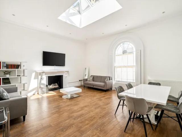 Apartment at Queen's Gardens, City of Westminster