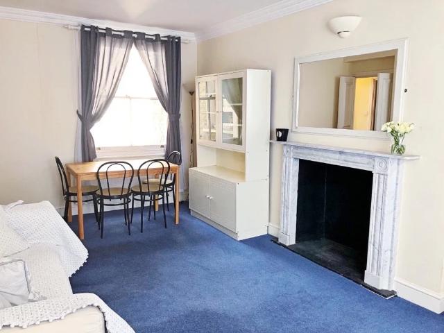 Apartment at Queen's Gardens, City of Westminster