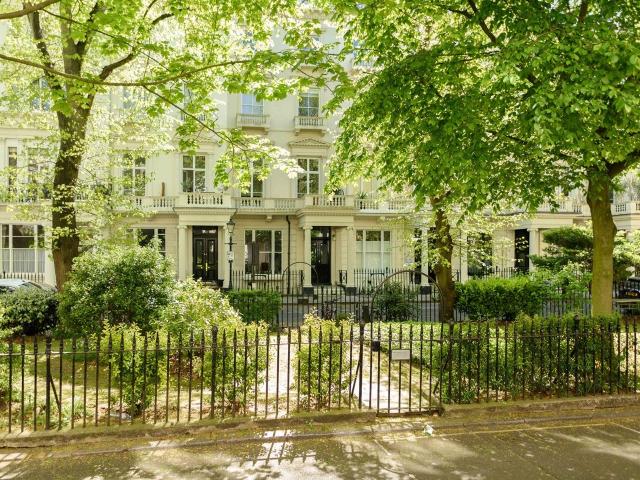 Apartment at Queen's Gardens, City of Westminster
