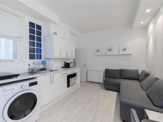 Apartment at Queen's Gate Gardens, Greater London