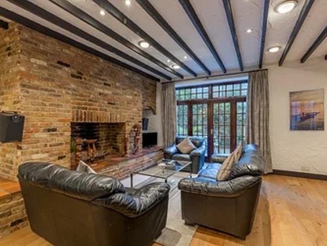 Apartment at Queen's Gate Gardens, Greater London