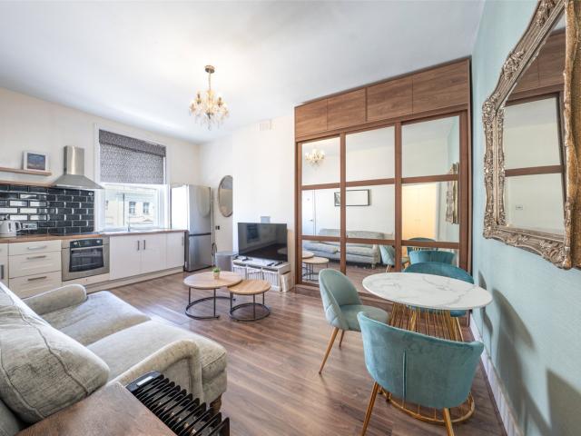 apartment at Queen's Gate Gardens, London, SW7 5LY