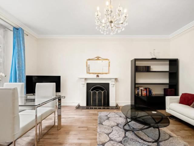 Apartment at Queen's Gate Mews, Greater London