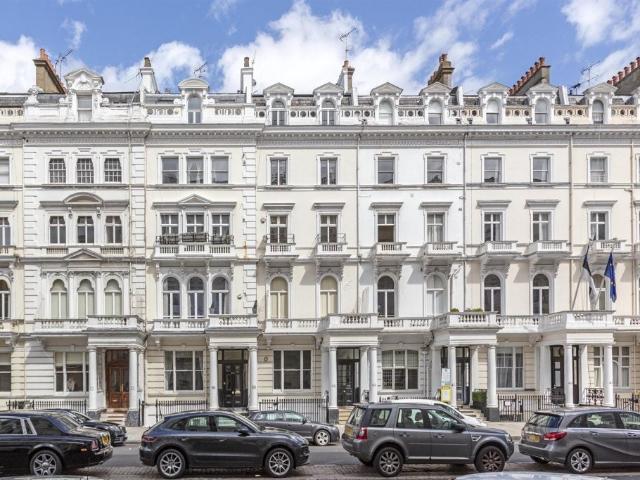 Apartment at Queen's Gate Mews, Greater London