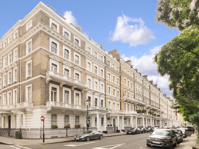 Apartment at Queen's Gate Place Mews, Greater London