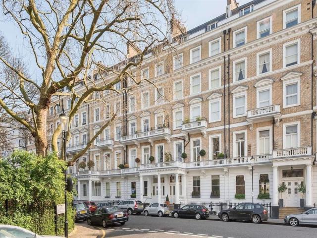 Apartment at Queen's Gate Place Mews, Greater London